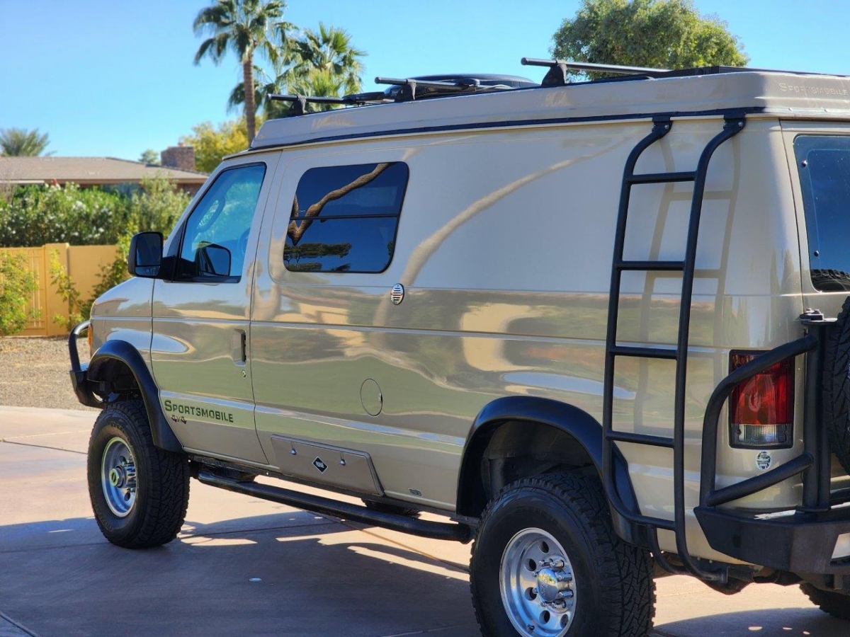 2004 4x4 w/ Matching Rock Hopper Trailer Included - Sportsmobile