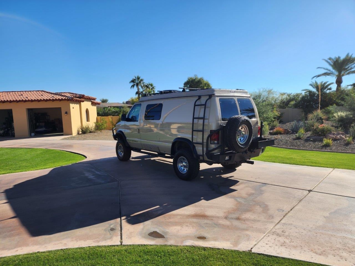 2004 4x4 w/ Matching Rock Hopper Trailer Included - Sportsmobile