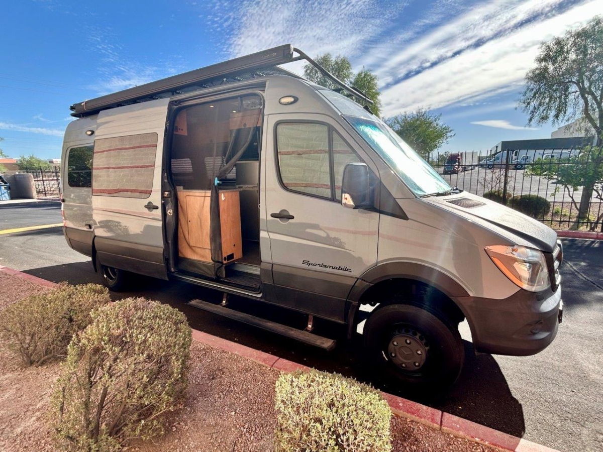 2018 Mercedes Sprinter 170'' 4x4