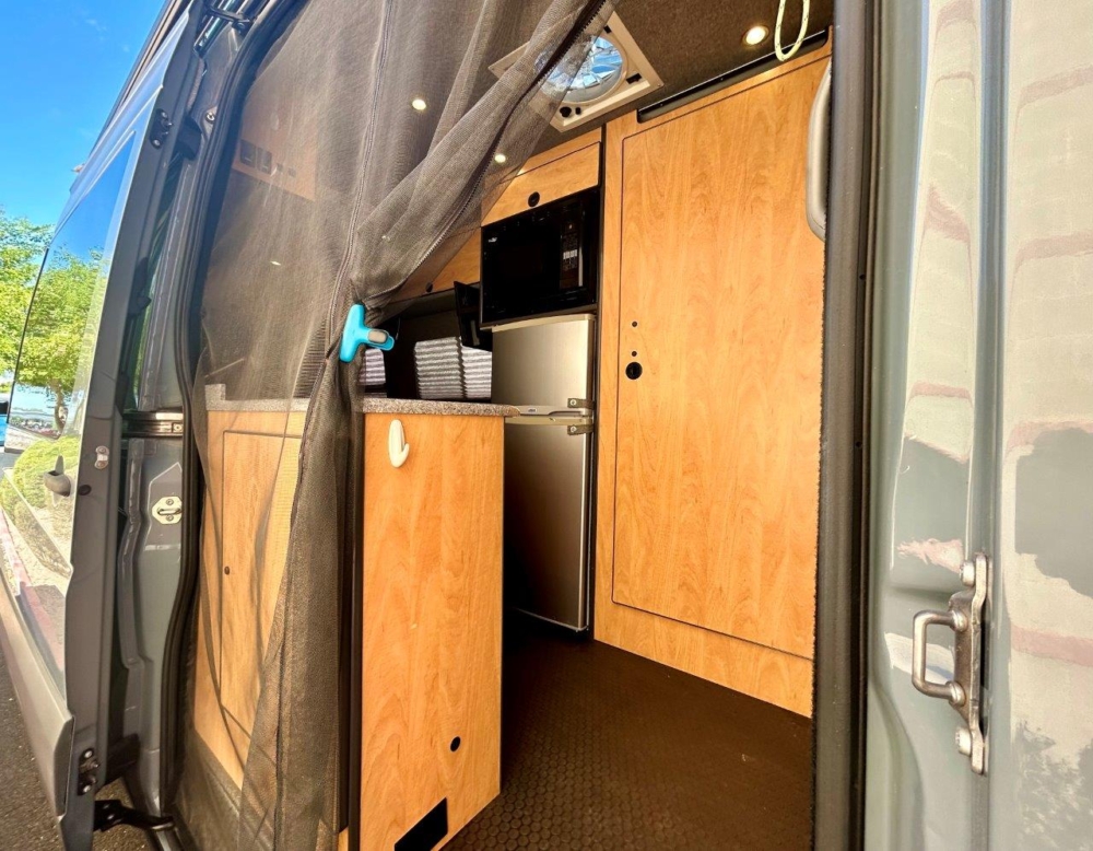 2018 Mercedes Sprinter 170'' 4x4