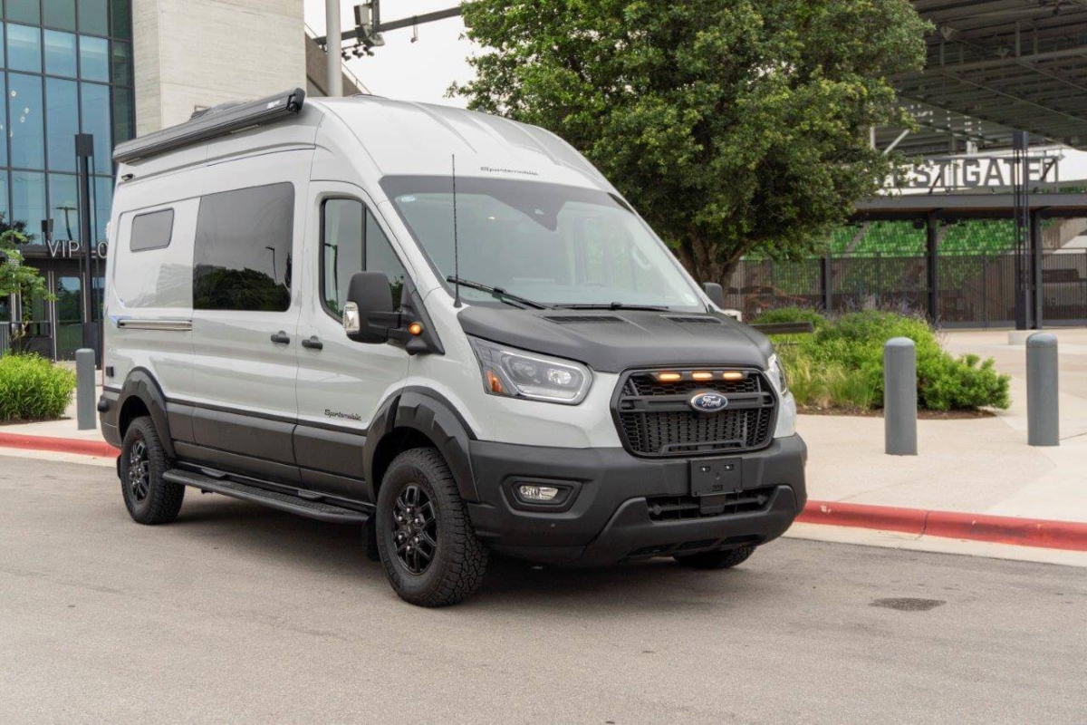 2024 Ford Transit Trail 148" HR AWD 350
