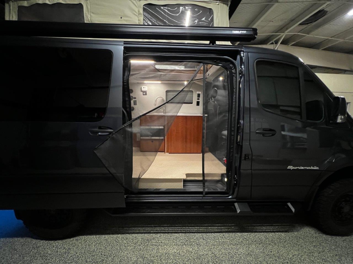 Sprinter Camper Van Sleeps 6