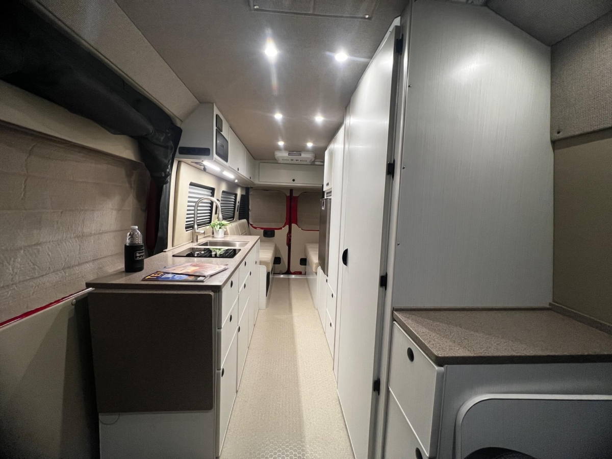 Promaster LB, Full Bath