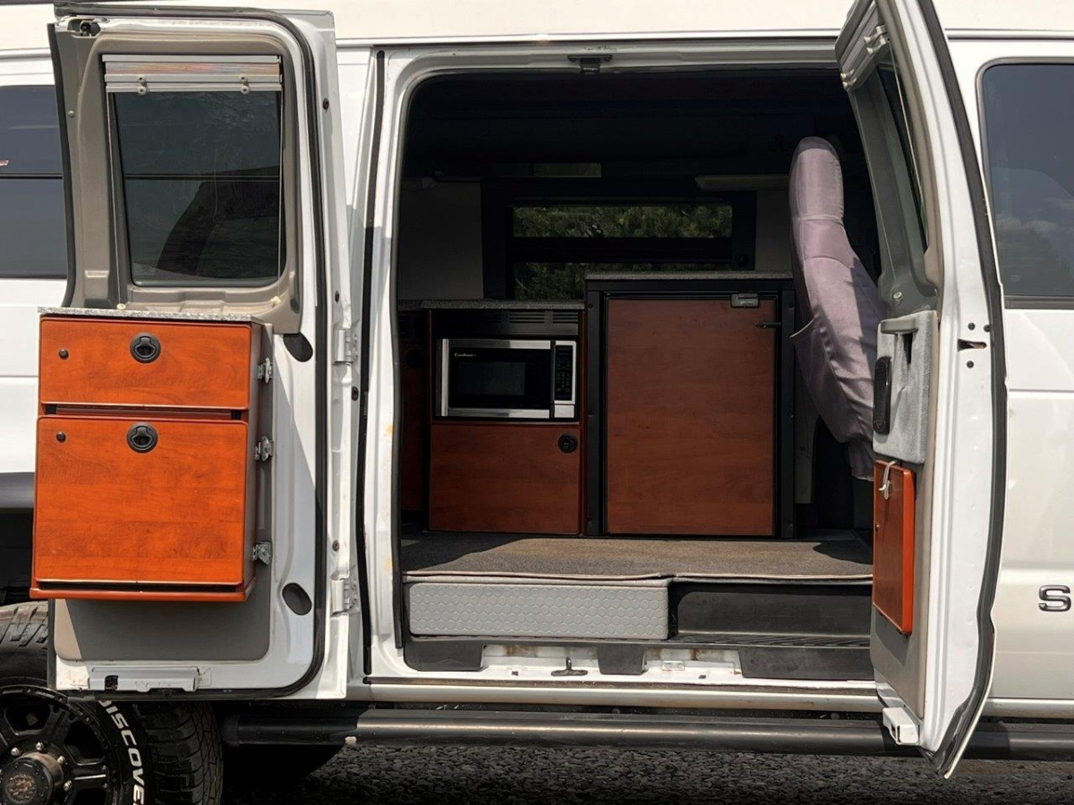 2010 E-350 Super Duty Extended 4x4