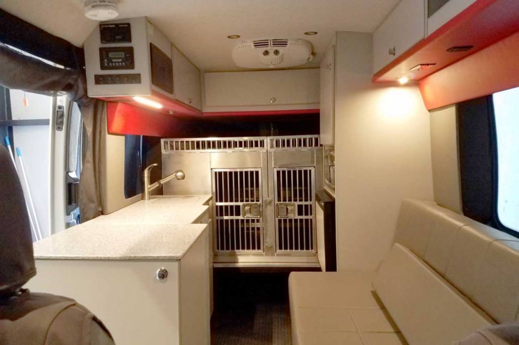 Transit Custom Van + Design Gallery + Dog Crates